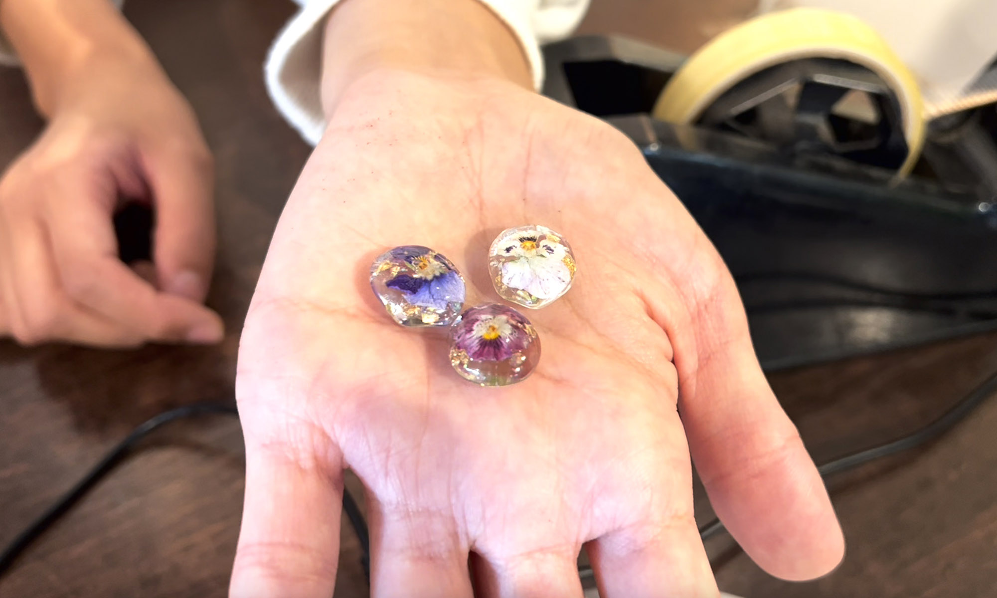 花屋さんが作るお洒落な”ロスフラワー”アクセサリー『Chula flower（チョコラ フラワー）』｜那覇市小禄 - うるくローカルプレス ...